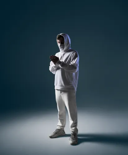 ALAN WALKER PLAYS UNMASKED FOR THE FIRST TIME EVER AND ANNOUNCE NEW ...